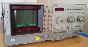 HP 8565A Spectrum Analyzer: a ‘new’ CRT for a trusty unit | SimonsDialogs