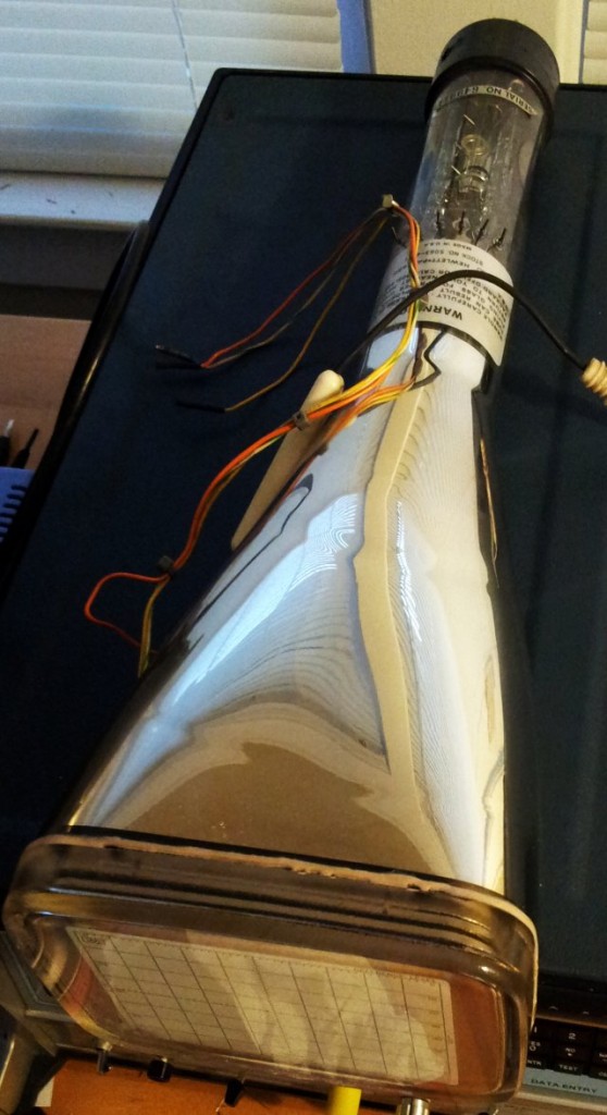 HP 8565A Spectrum Analyzer: a ‘new’ CRT for a trusty unit | SimonsDialogs